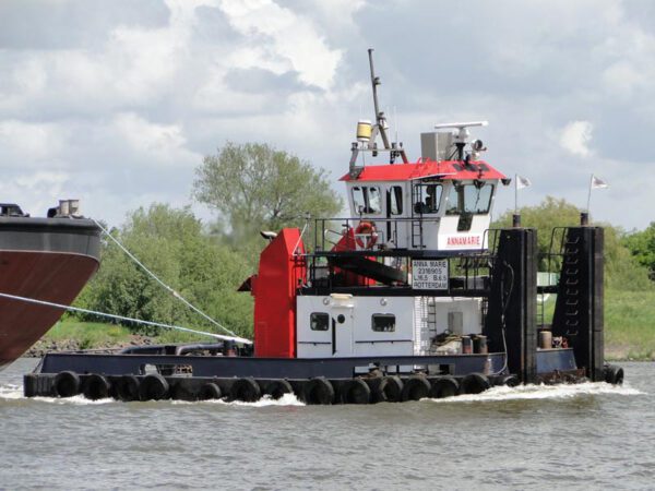 Duwbak huren | VKV Service | Duwvaart en Sleepvaart